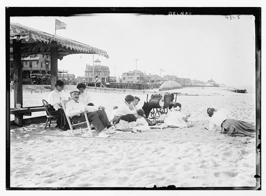 15 Photos of Victorians Hitting the Beach! | old spirituals